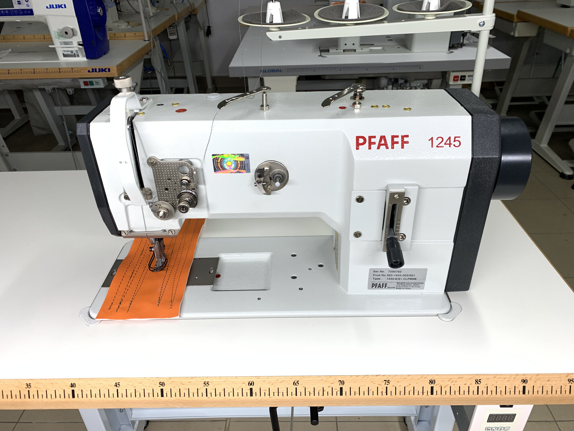 Masina de cusut liniar cu triplu transport PFAFF 1245