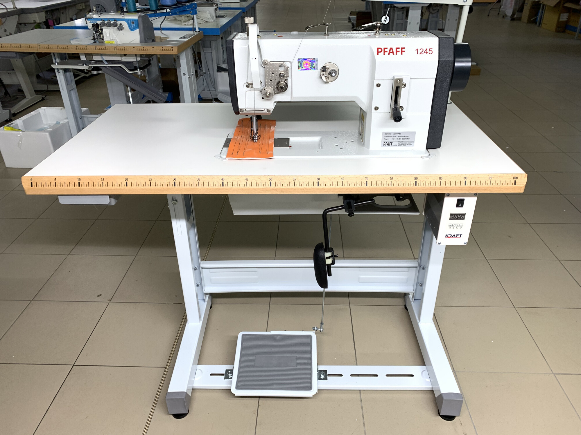 Masina de cusut liniar cu triplu transport PFAFF 1245