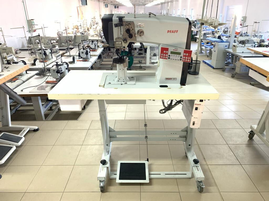 Masina de cusut cu coloana PFAFF 591