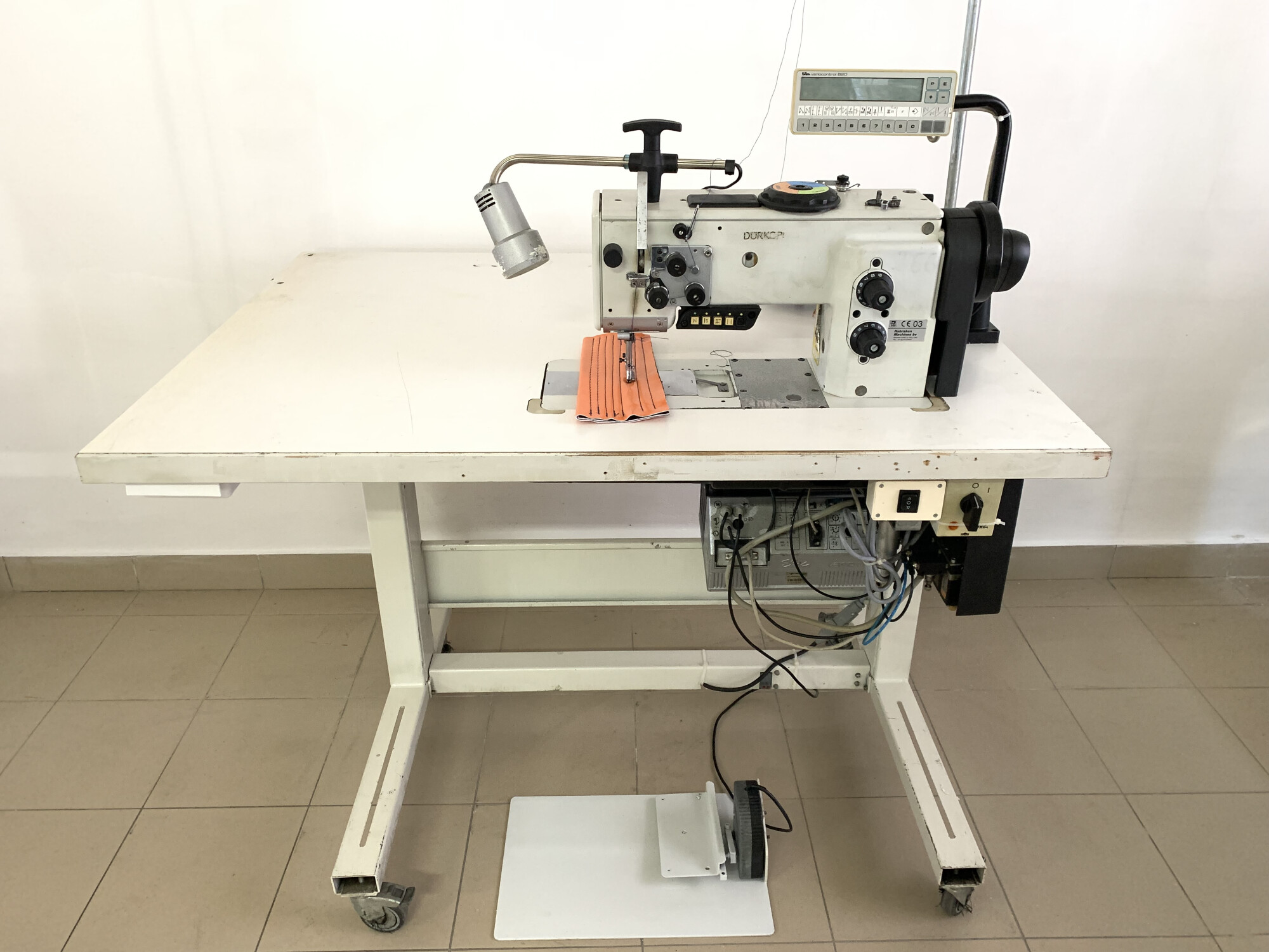 Masina cu un ac si triplu transport Durkopp Adler 767-FAS-373