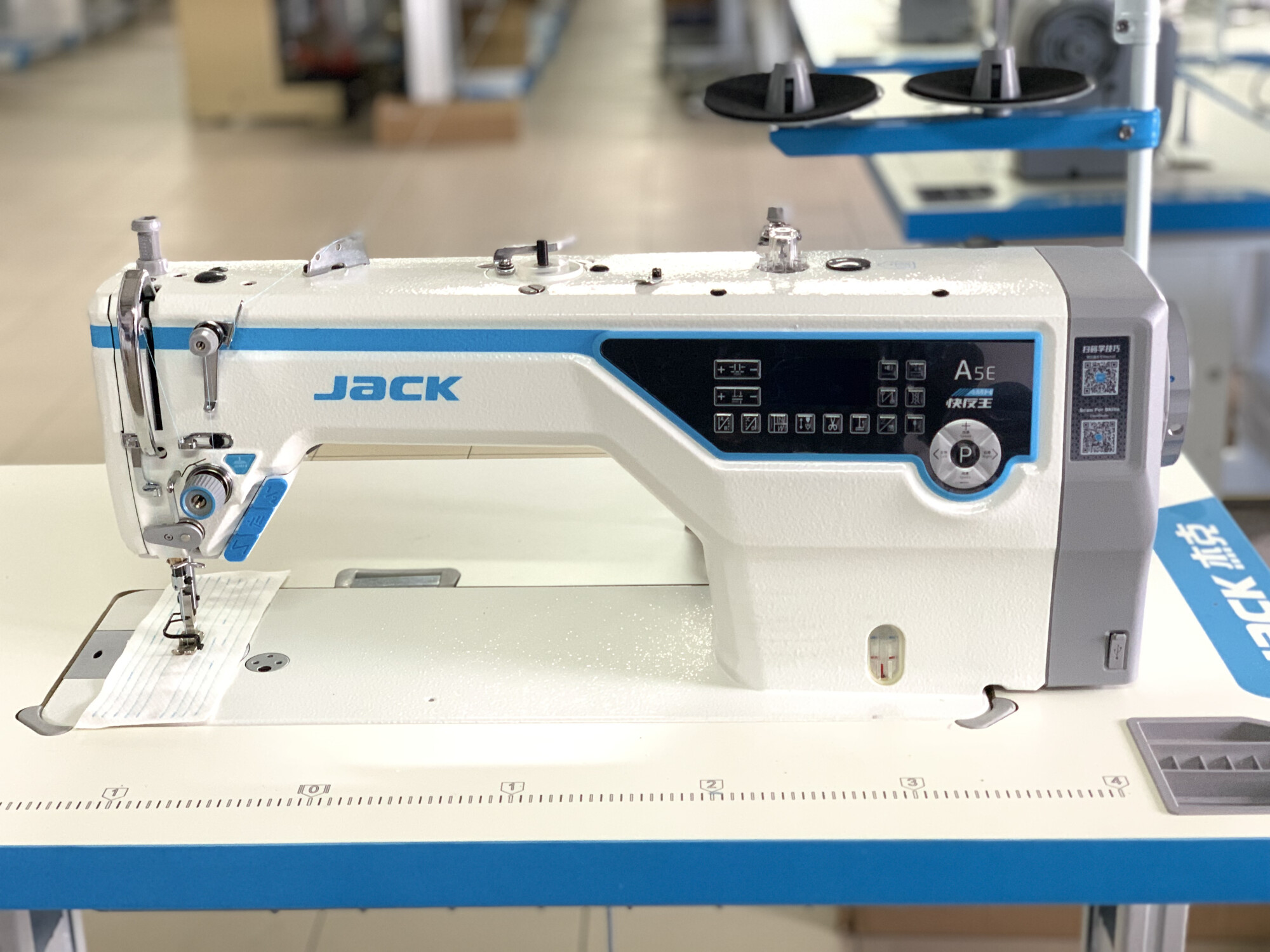 Masina de cusut liniar JACK A5E