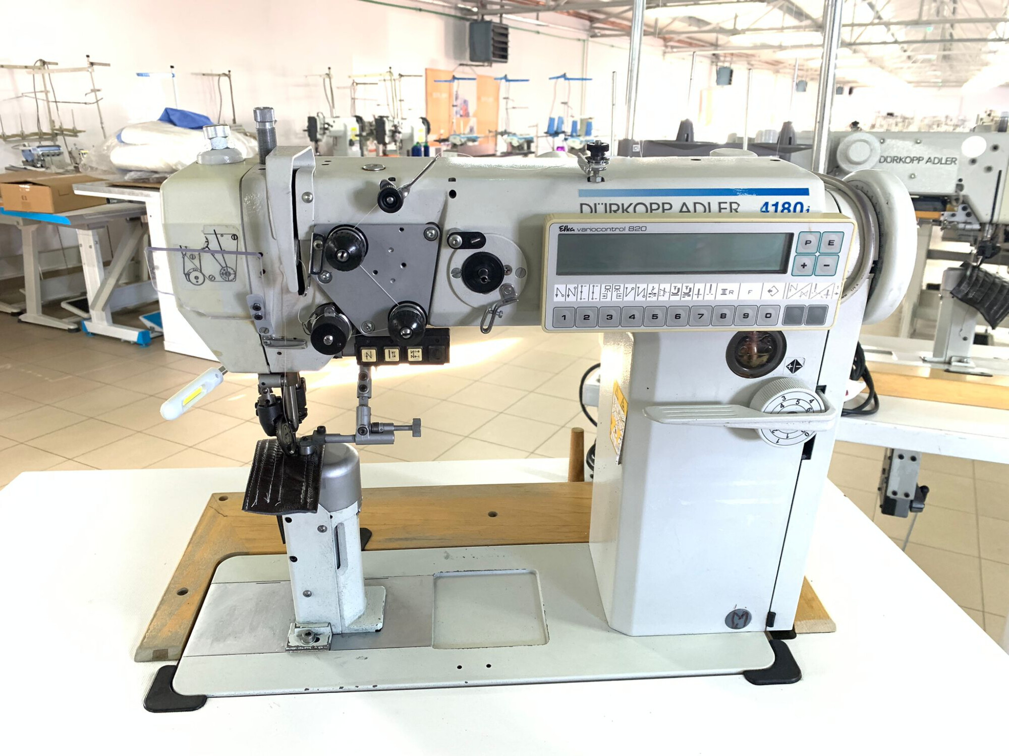 Masina de cusut cu coloana Durkopp 4180