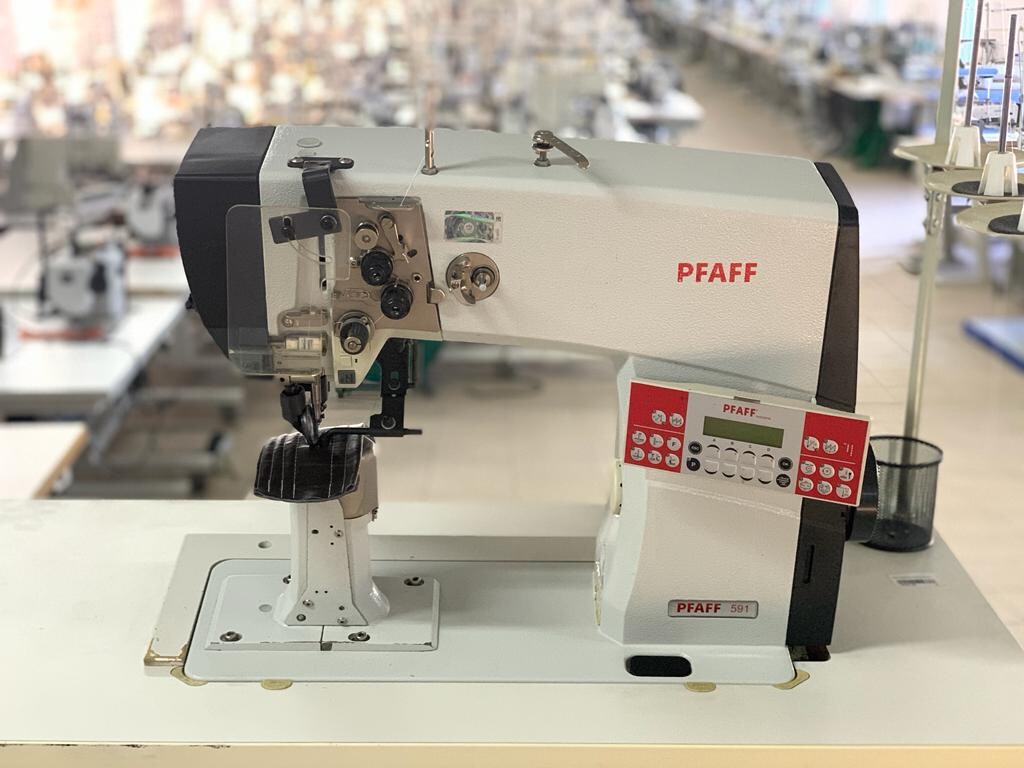 Masina de cusut cu coloana PFAFF 591