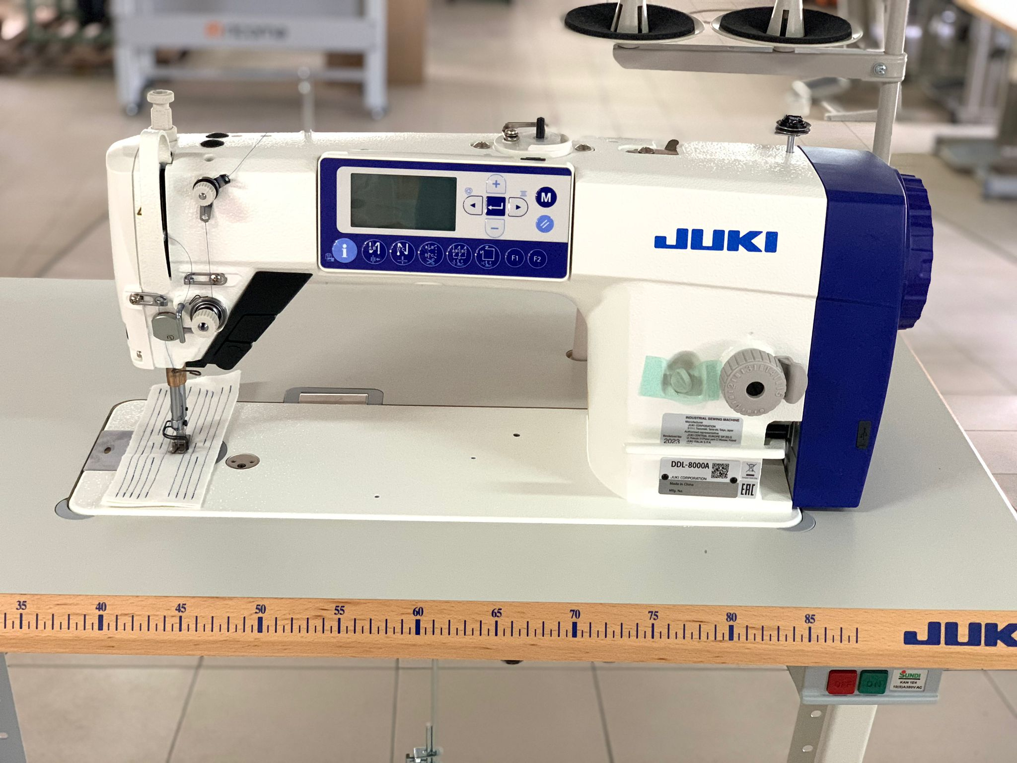 Masina liniara full automata Juki DDL-8000A